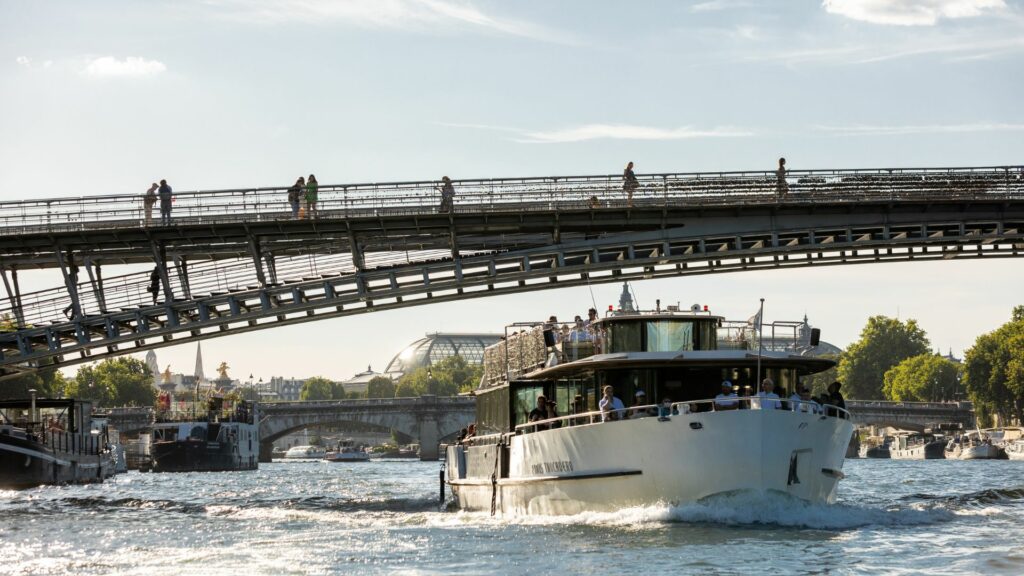 Paris Select Book - The chic guide to Parisian trends
