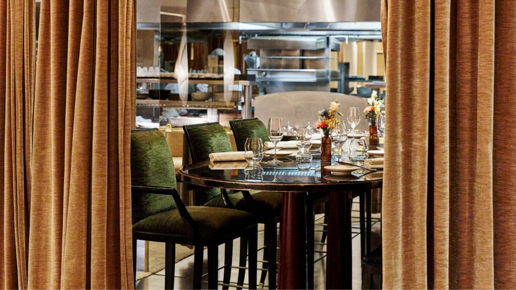 Paris Select Book - The chic guide to Parisian trends