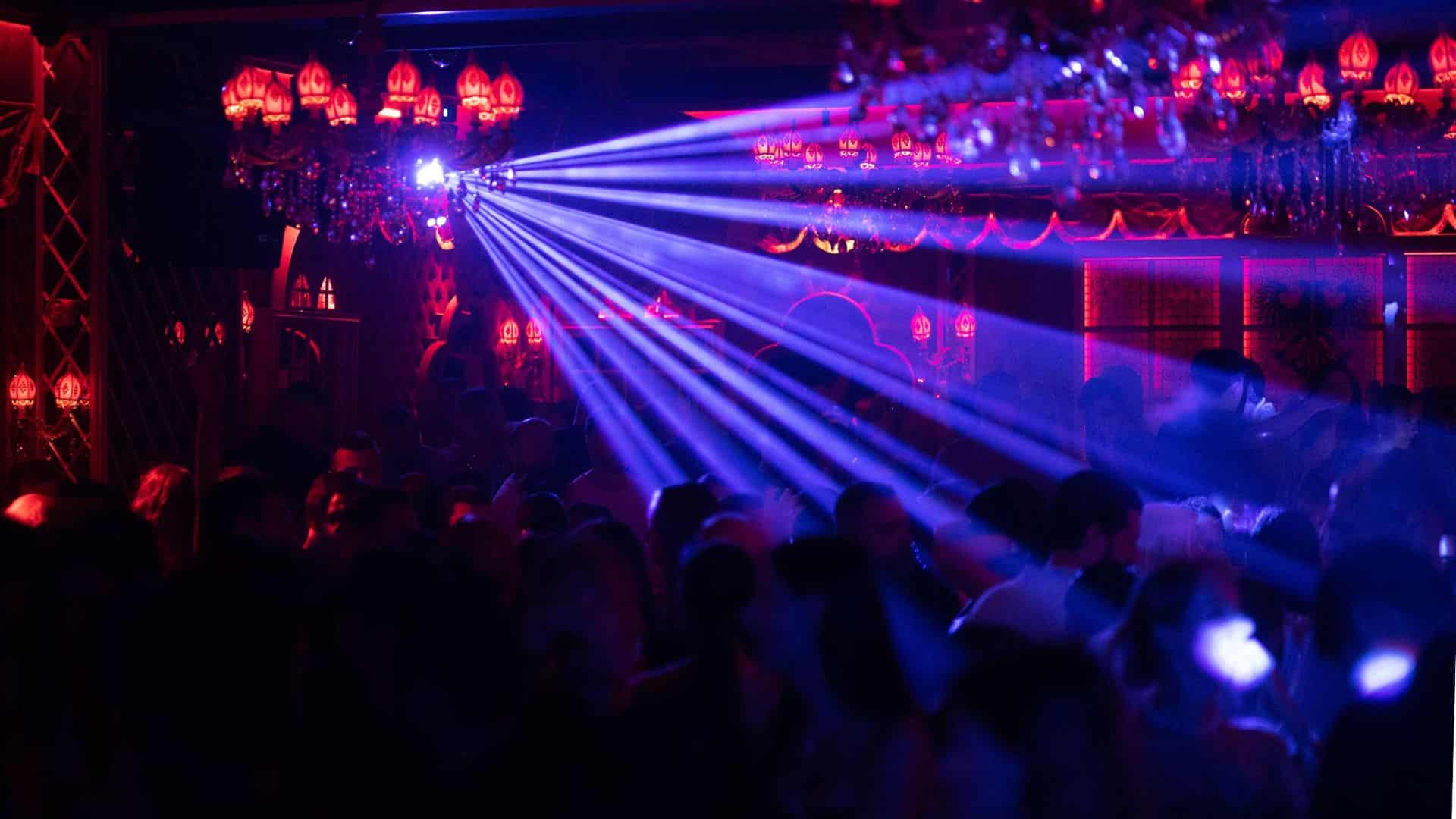 Chez Castel : symbole des fêtes sublimes et déjantées