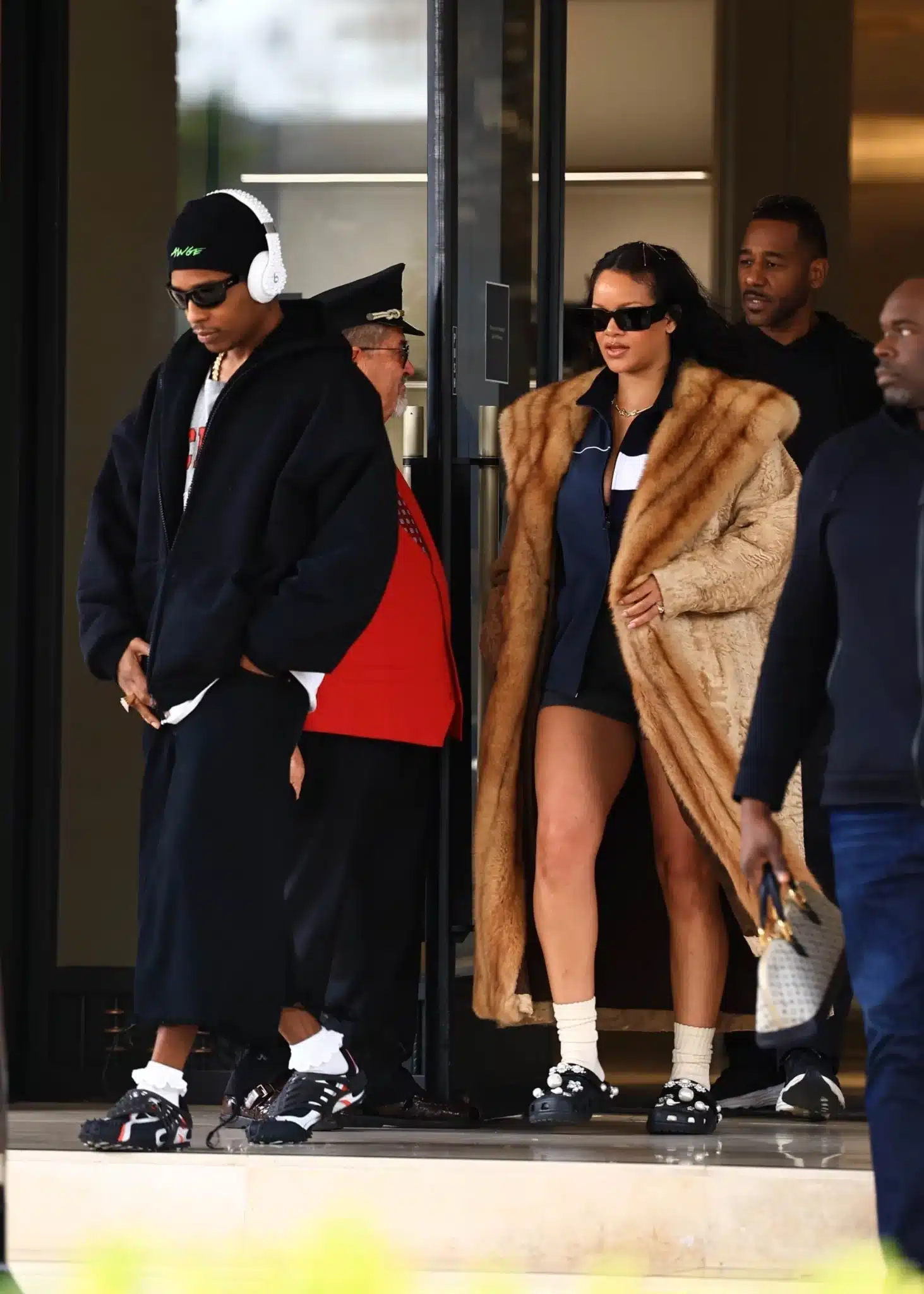 Rihanna transforme les Crocs en accessoire de mode incontournable