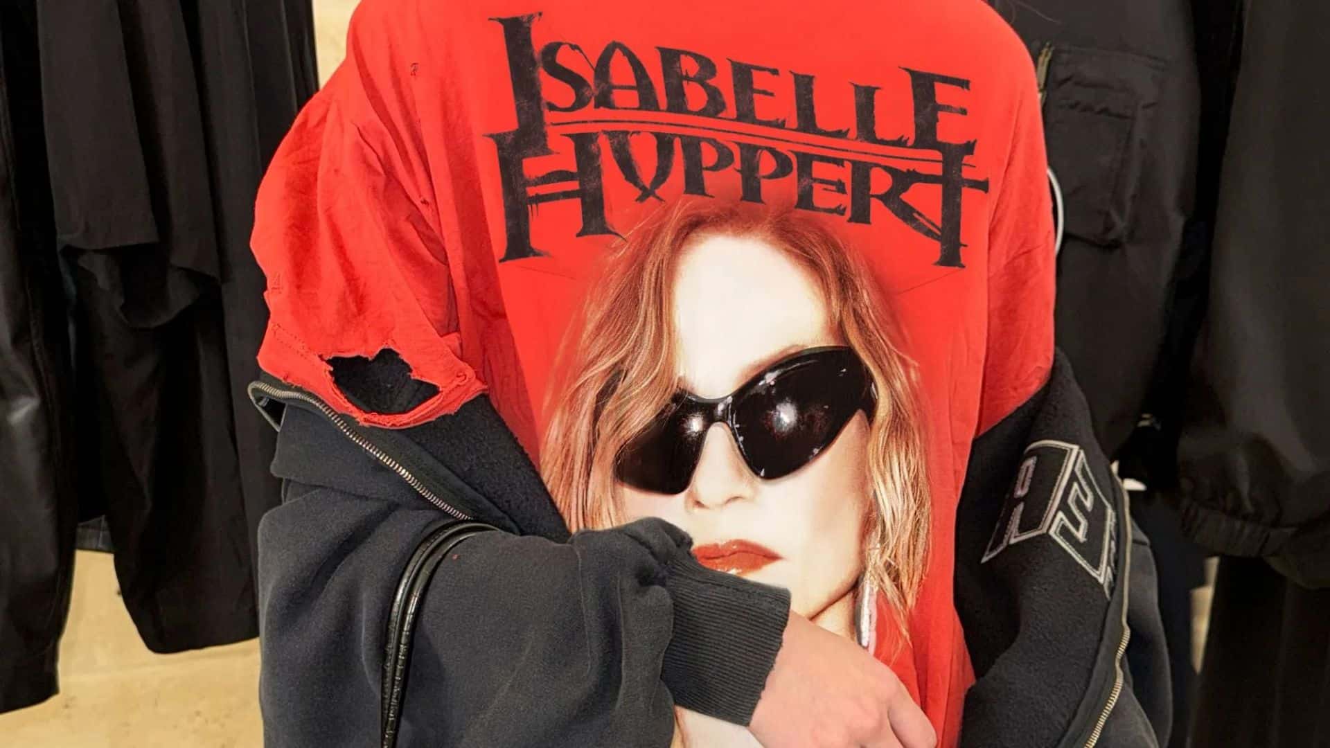 Isabelle Huppert sur t-shirt signé Balenciaga