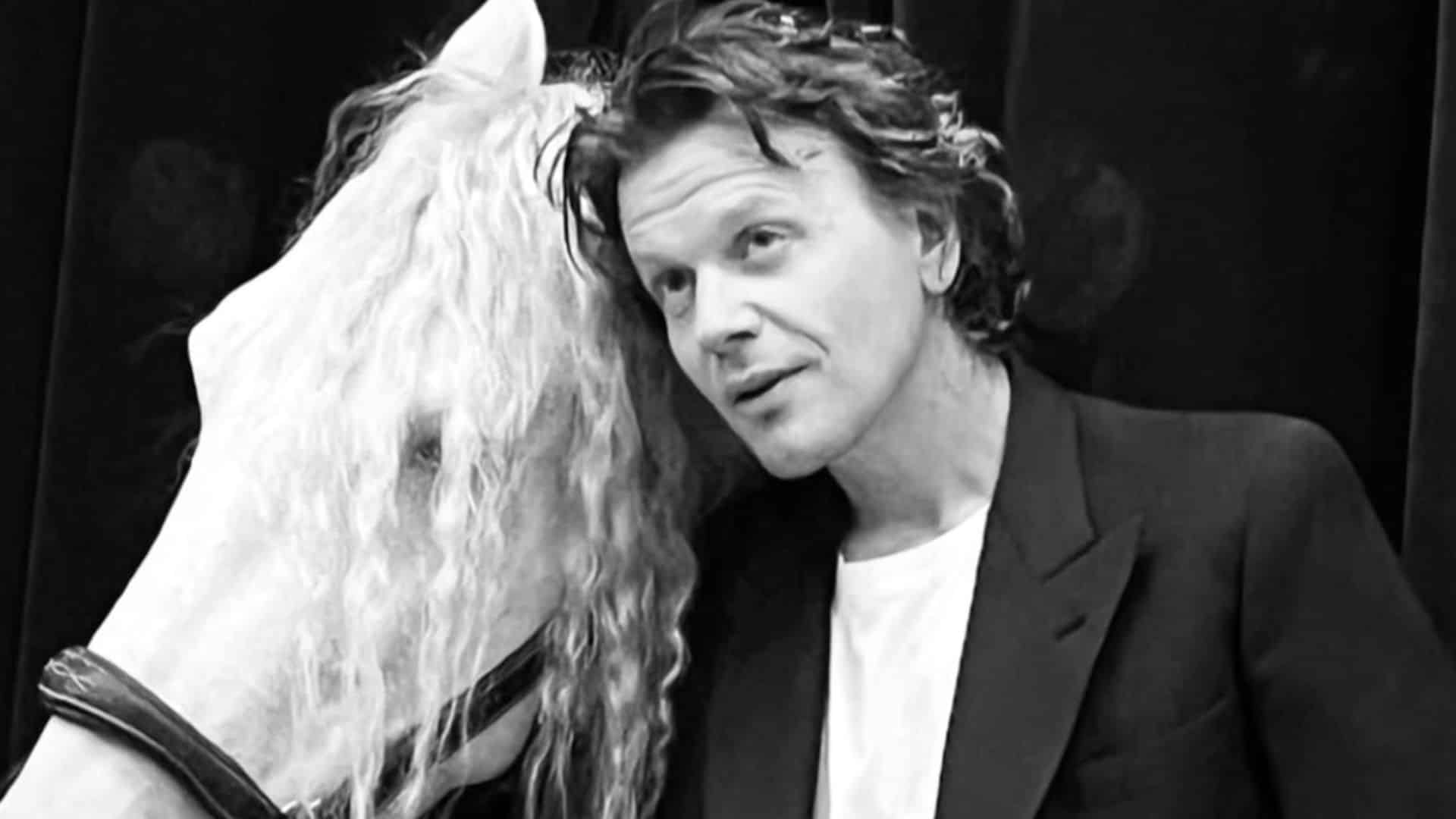 Pourquoi le nouveau spectacle d’Alex Lutz touche en plein cœur