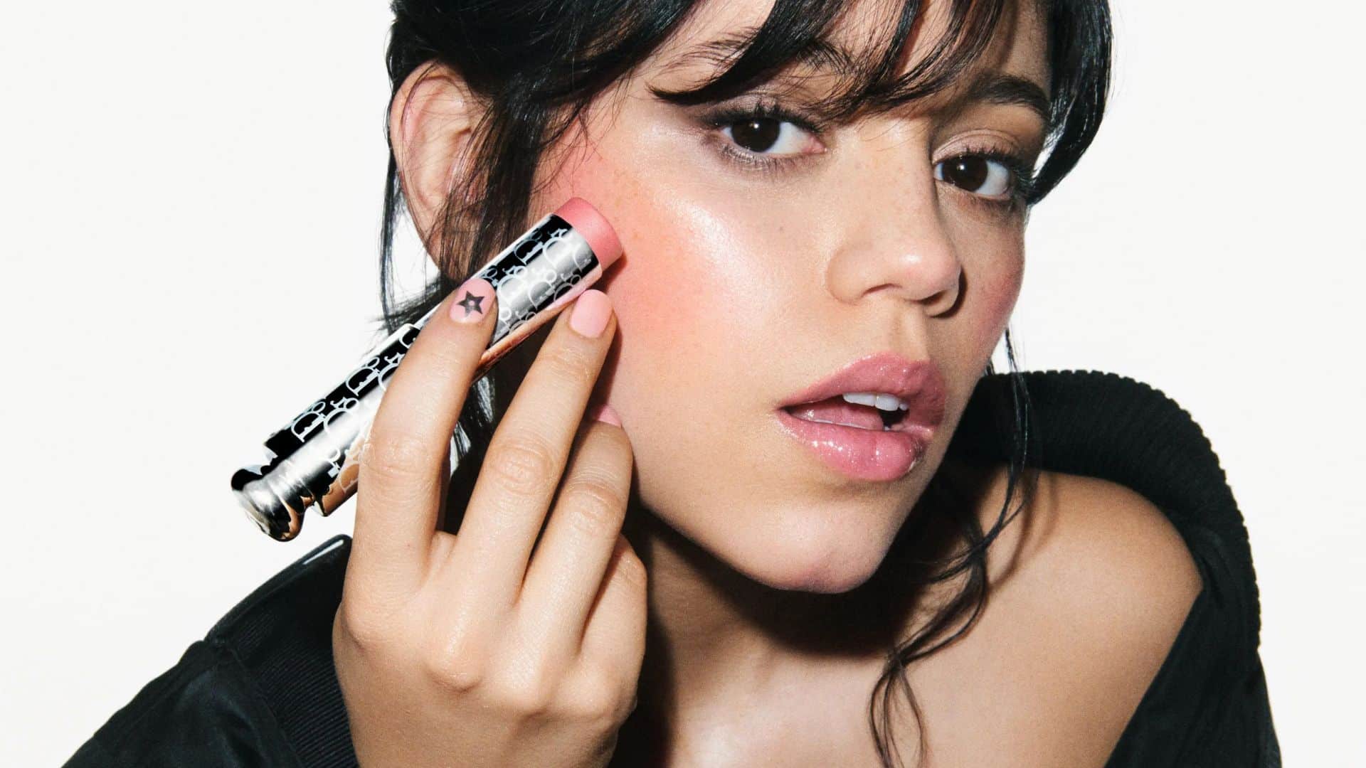 Jenna Ortega joins Dior: the announcement that electrifies beauty 2025