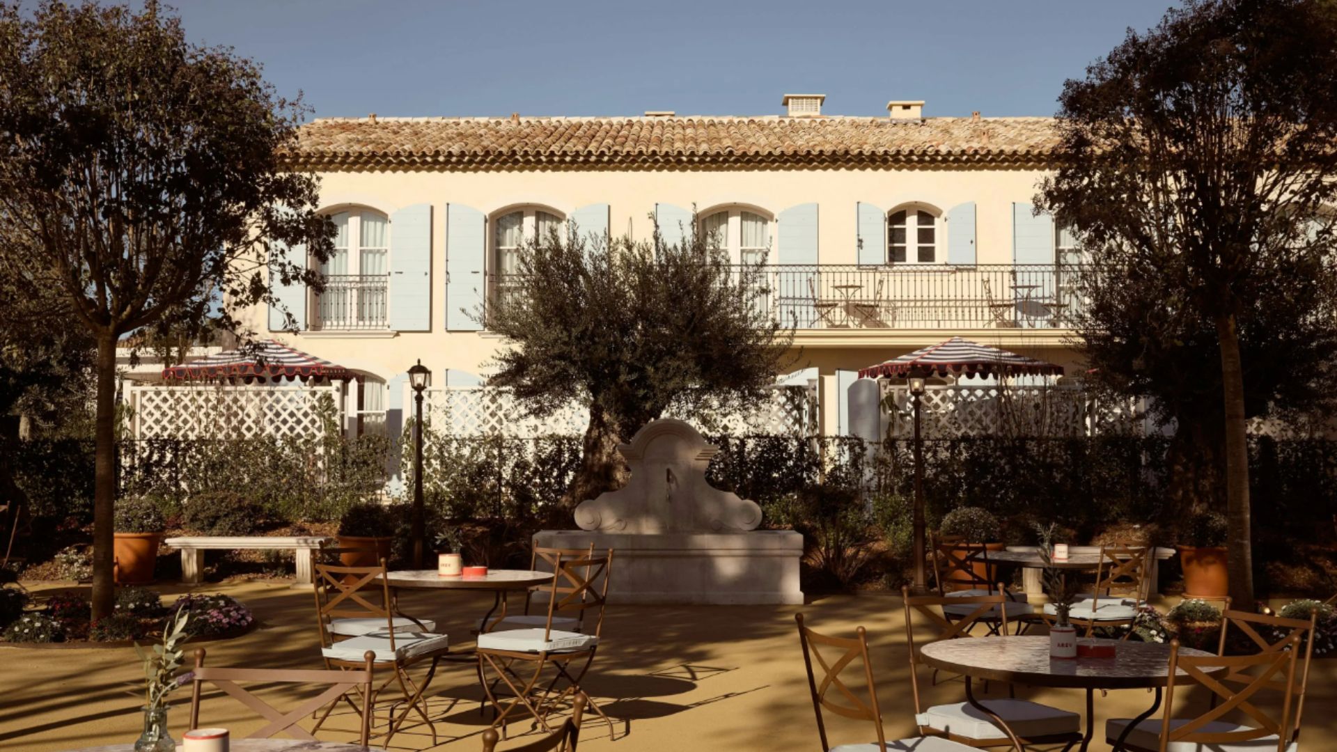 AREV Saint-Tropez : la nouvelle maison de vacances confidentielle à ...
