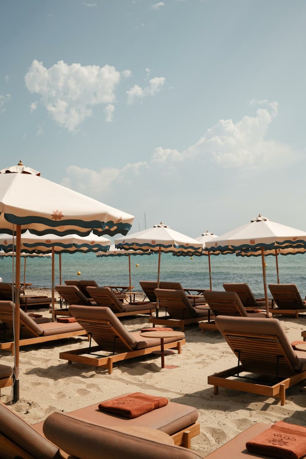 COYA Beach settles in Saint-Tropez: a new wave lands on Pampelonne