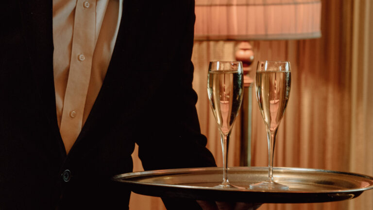 Le Restaurant Club Matignon, le rendez-vous des initiés de la Paris ...