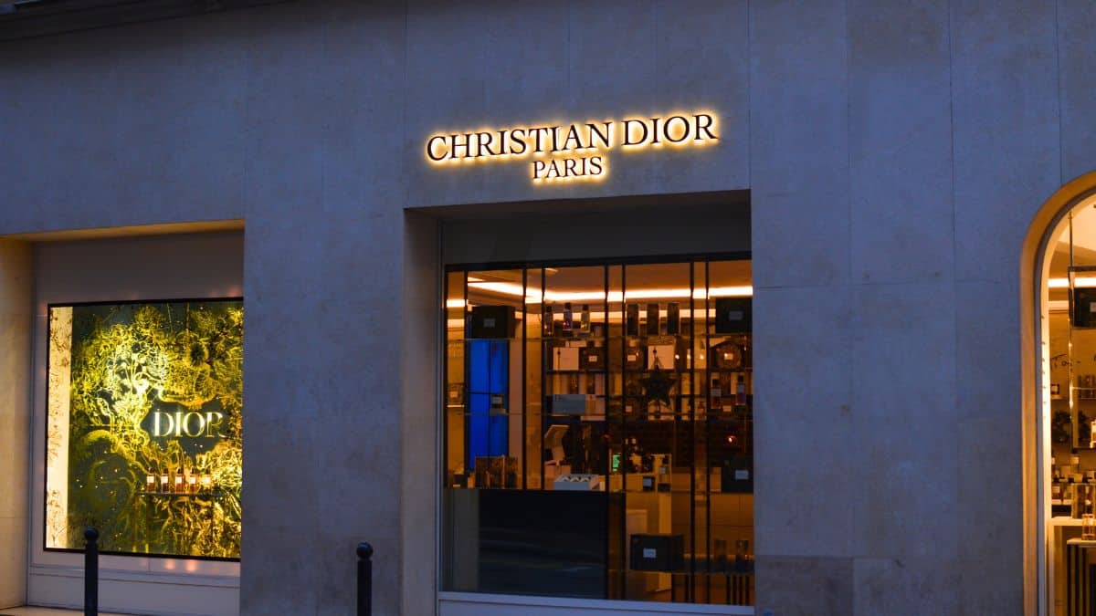 Kim Kardashian confirms her fashion status in Paris in vintage Dior ...