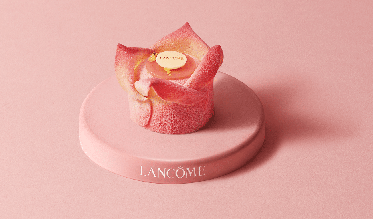 Étienne Leroy, new talent at the Café de la Rose Lancôme on the Champs ...