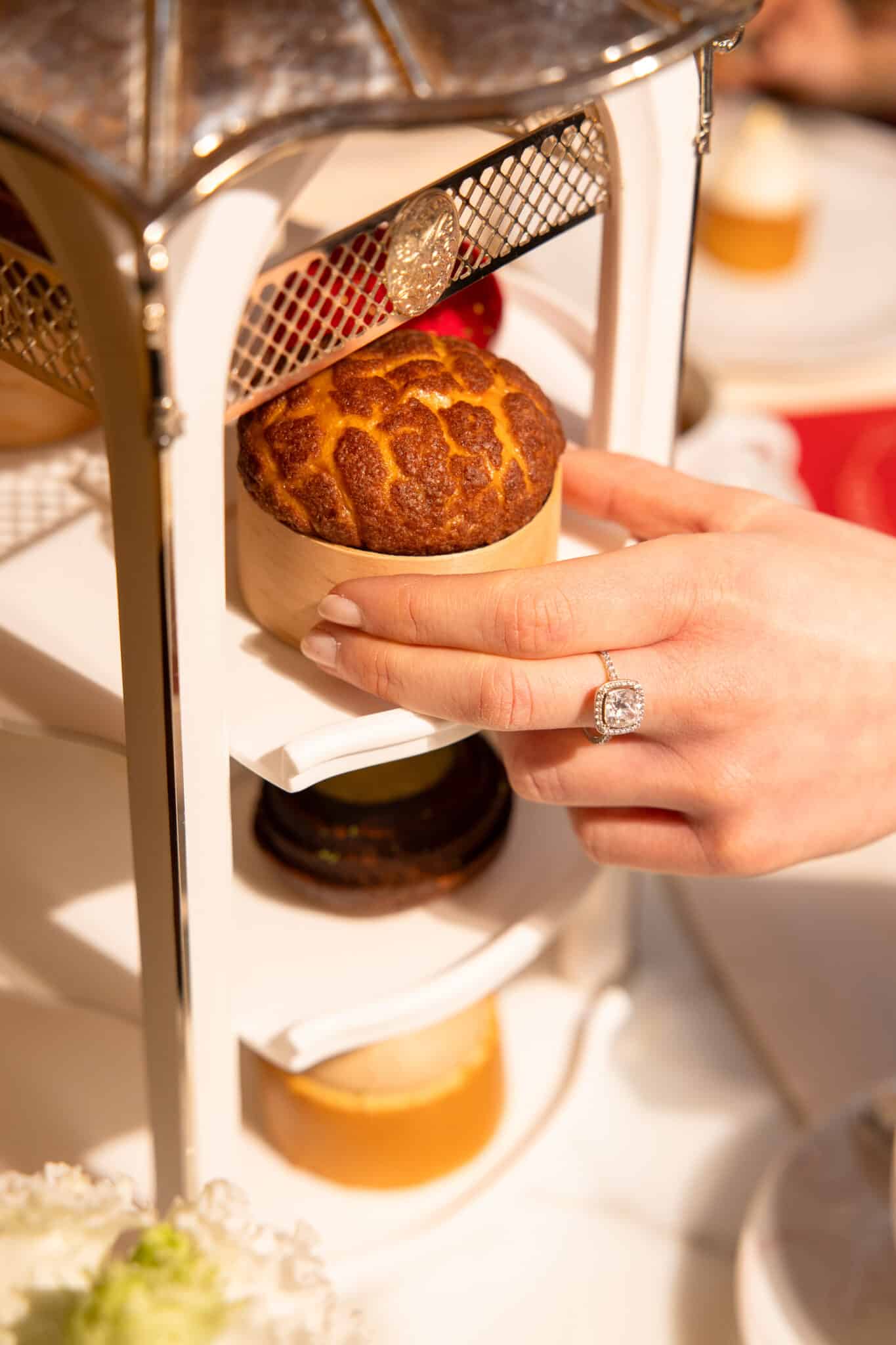 Tea Time at the Palace Plaza Athénée: sublimating pastry excellence