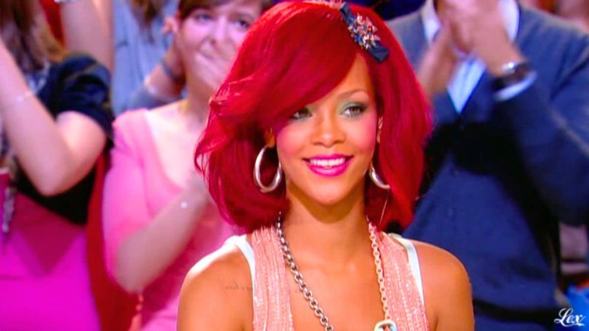 Rihanna signs her post-partum comeback: a caramel lip combo perfect for ...