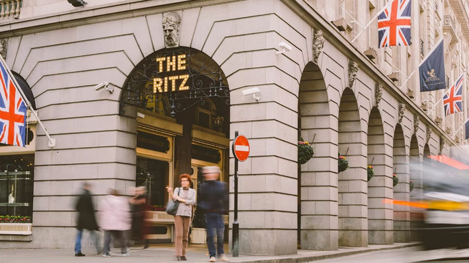 The Ritz London : le plus bel hôtel pour un week-end over the top au ...