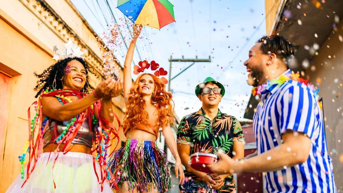 Carnaval de Vincennes 2026: musical parade, batucada and stilt-walkers ...