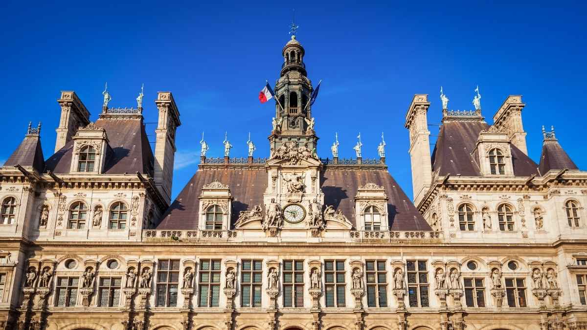 Hôtel de Ville de Paris: in 1871, a fire ravaged the building. Here's ...