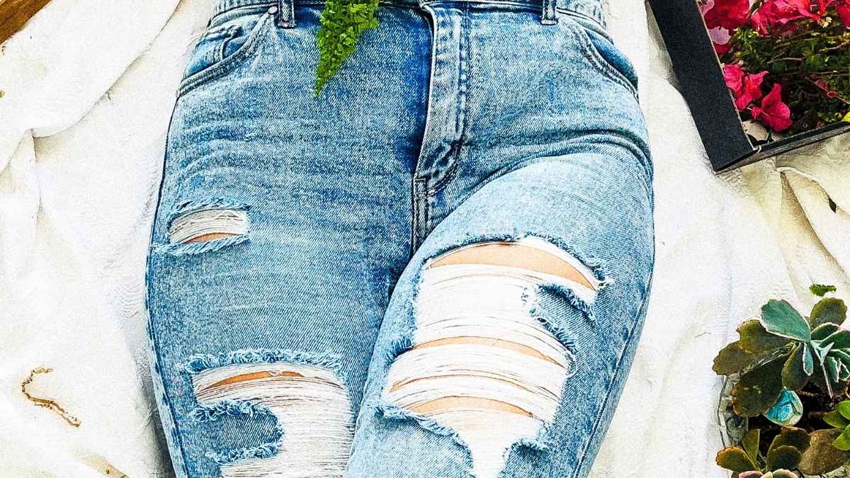2026 ripped jeans: make a chic statement with 5 easy looks