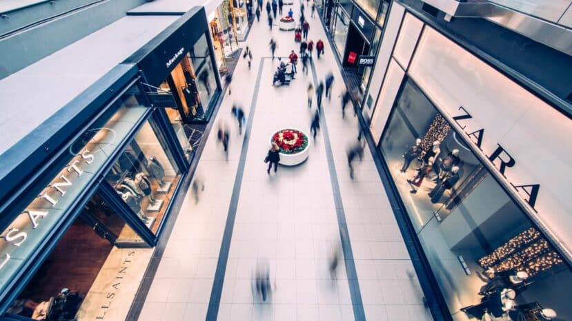 Zara dresses: 7 flowing styles that elongate the figure after 40