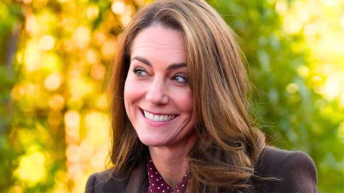 Kate Middleton unveils a heart-shaped necklace just days before ...