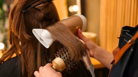 Manucure à Paris : 6 salons chic à découvrir pour des mains impeccables