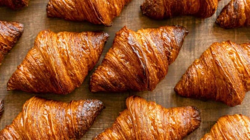 Le meilleur croissant de France 2026 se cache à un coup de RER C de ...